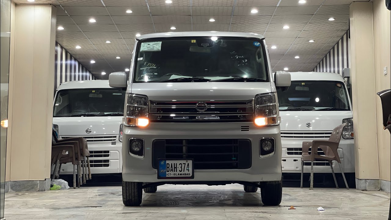 Nissan Clipper Rio Wagon - YouTube