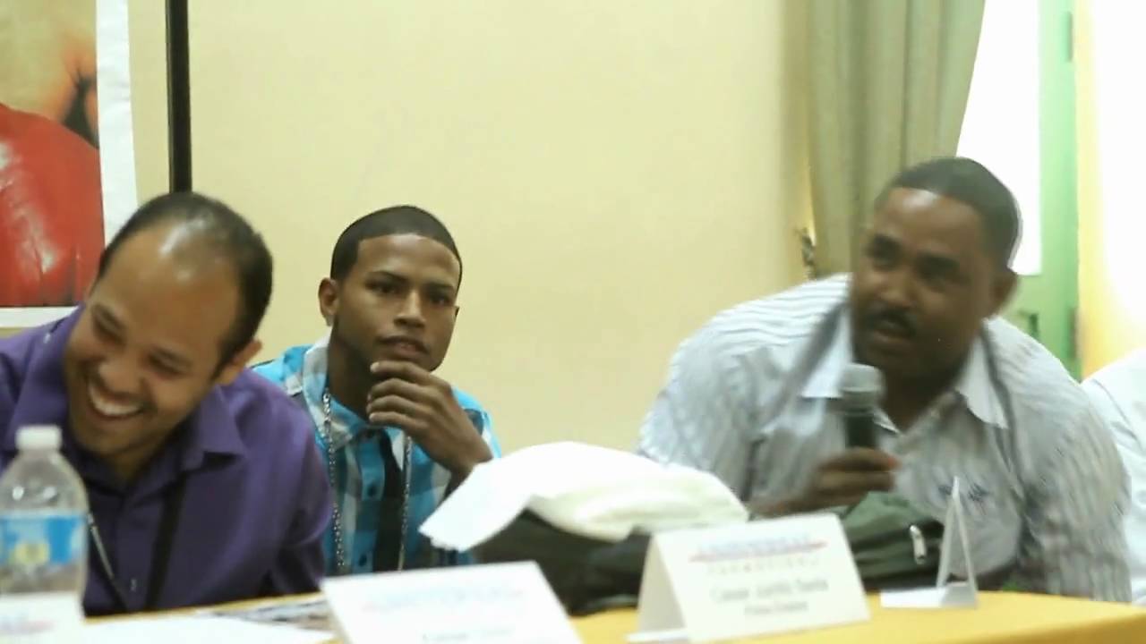 "Carita" Lopez le entrega pamper a Cesar "Junito" Seda Jr - YouTube