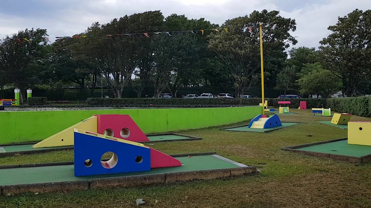 Crazy Golf at Onchan Park, Isle of Man - YouTube