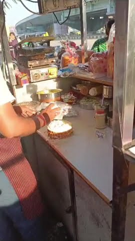 Rimjhim sandwich #surat #college #students #svnit#streetfood - YouTube