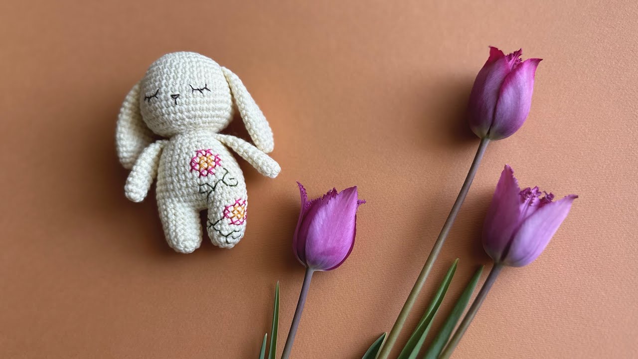 tutorial: crochet BUNNY, part 3 (head) - YouTube