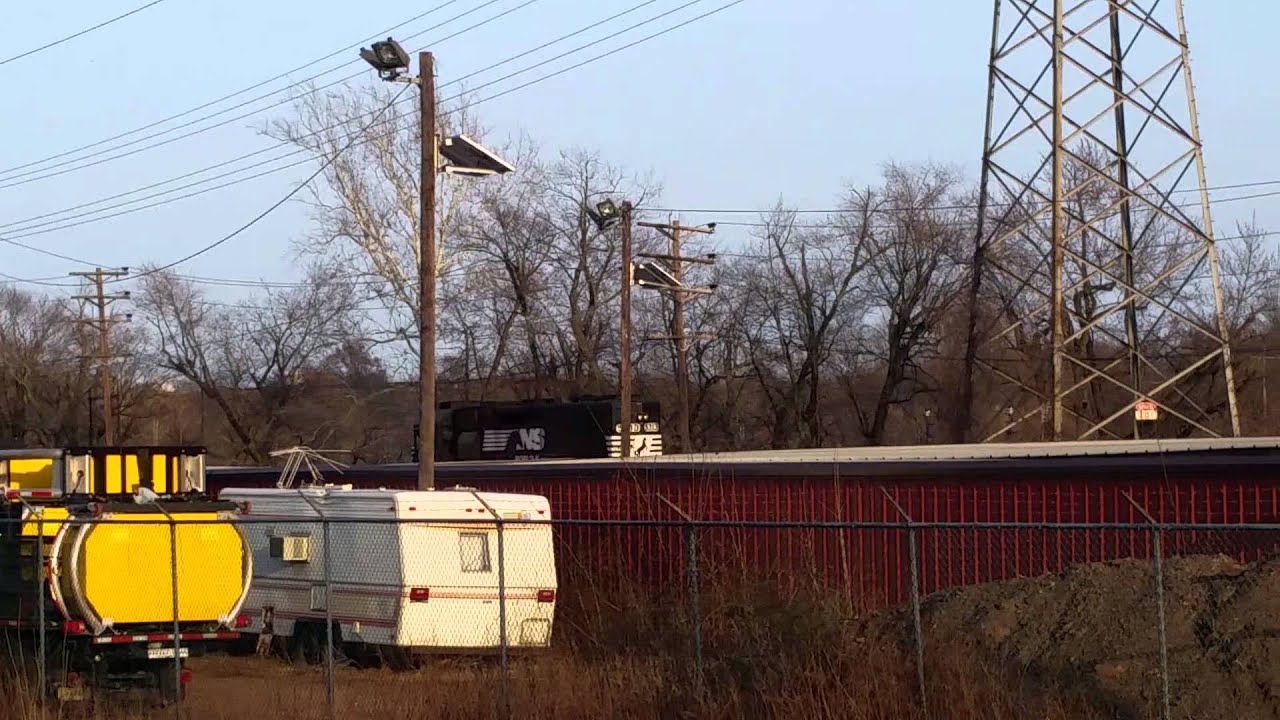 CSAO MA2 comes off the Port Reading Secondary with Conrail horn - YouTube