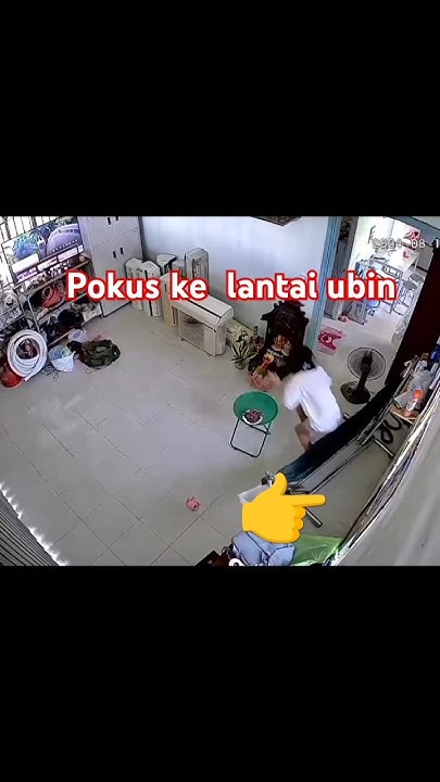 Lagi santai nonton tv tiba tiba loncat - YouTube