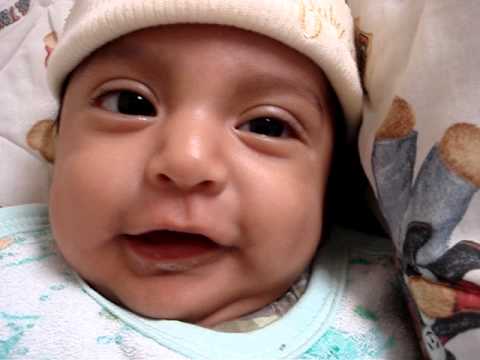 Bebe balbuceando - YouTube