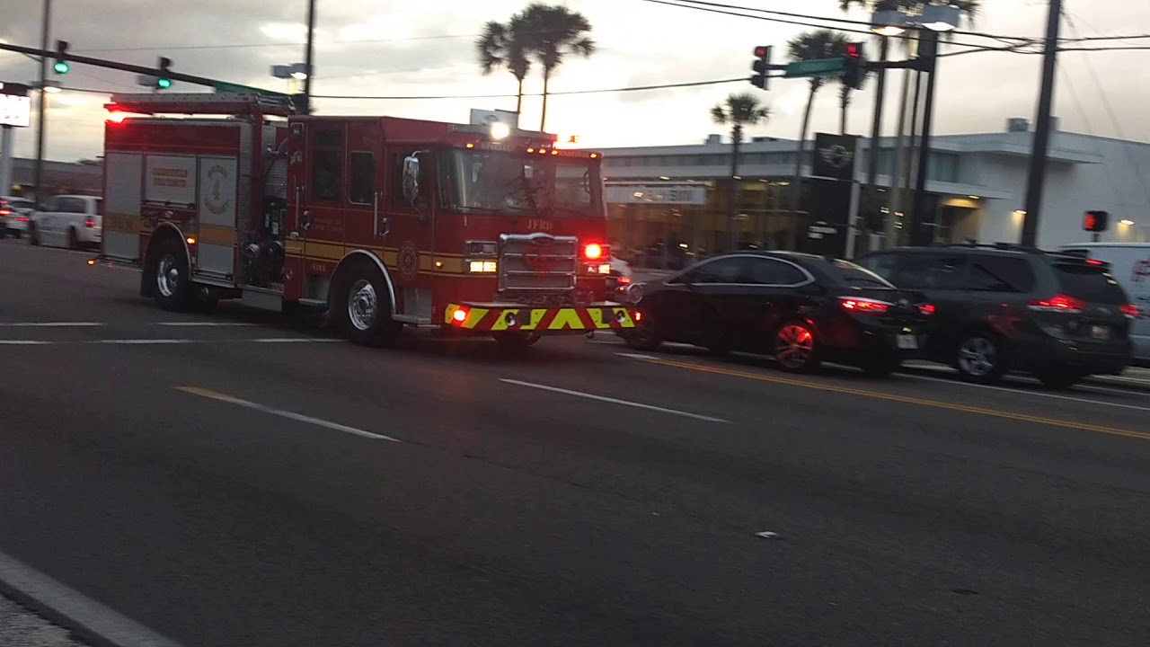 JFRD Squad 4 Responding to a Confirmed W3 - YouTube