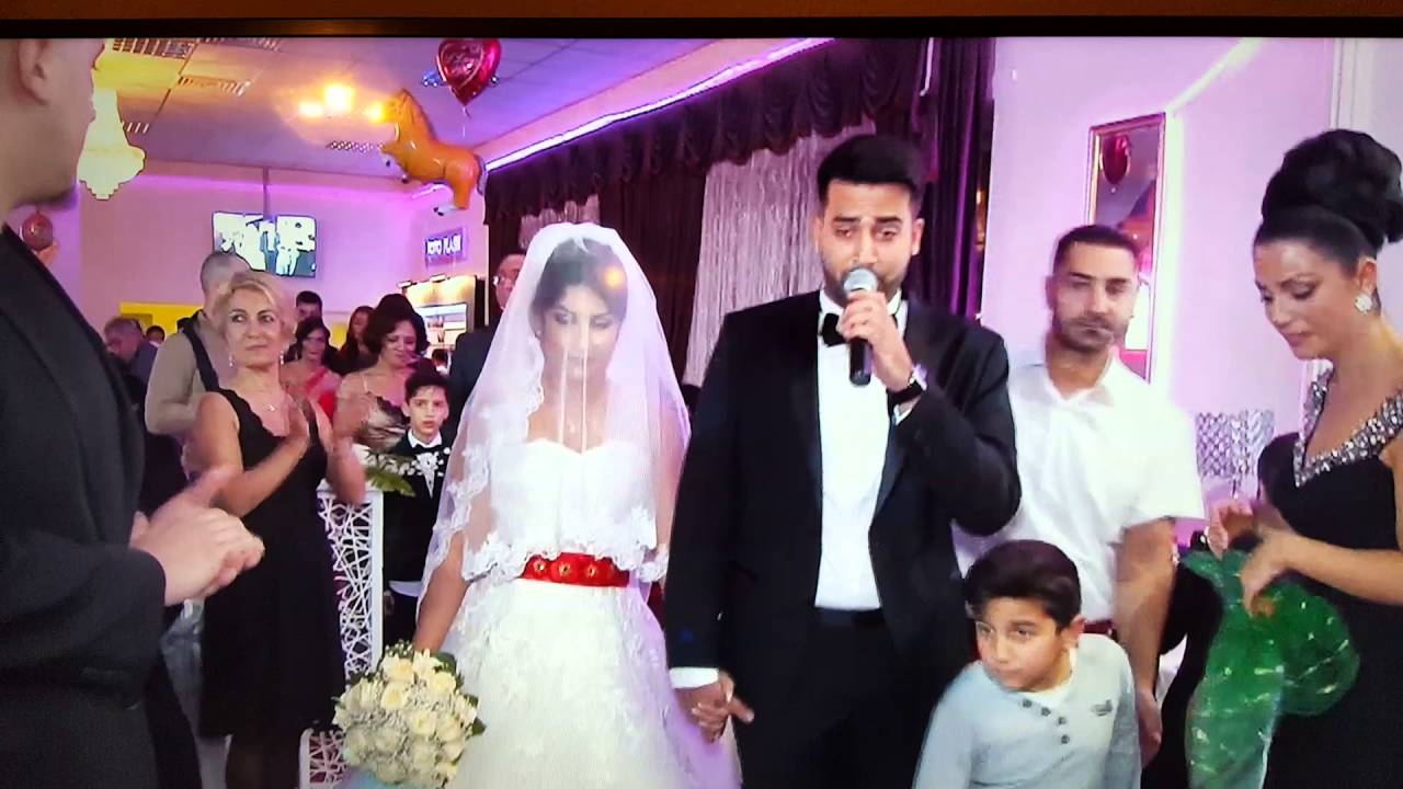 Damat türkü ile düğüne giriş yapti (Delal & Ali Aras) - YouTube