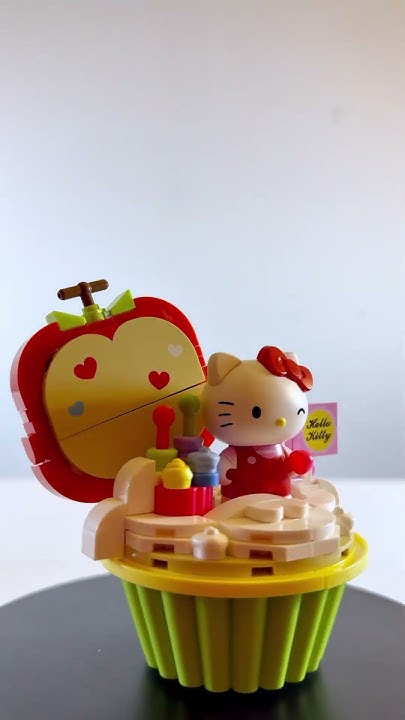 Building Time Snippets: Keeppley Hello Kitty Cupcake - YouTube