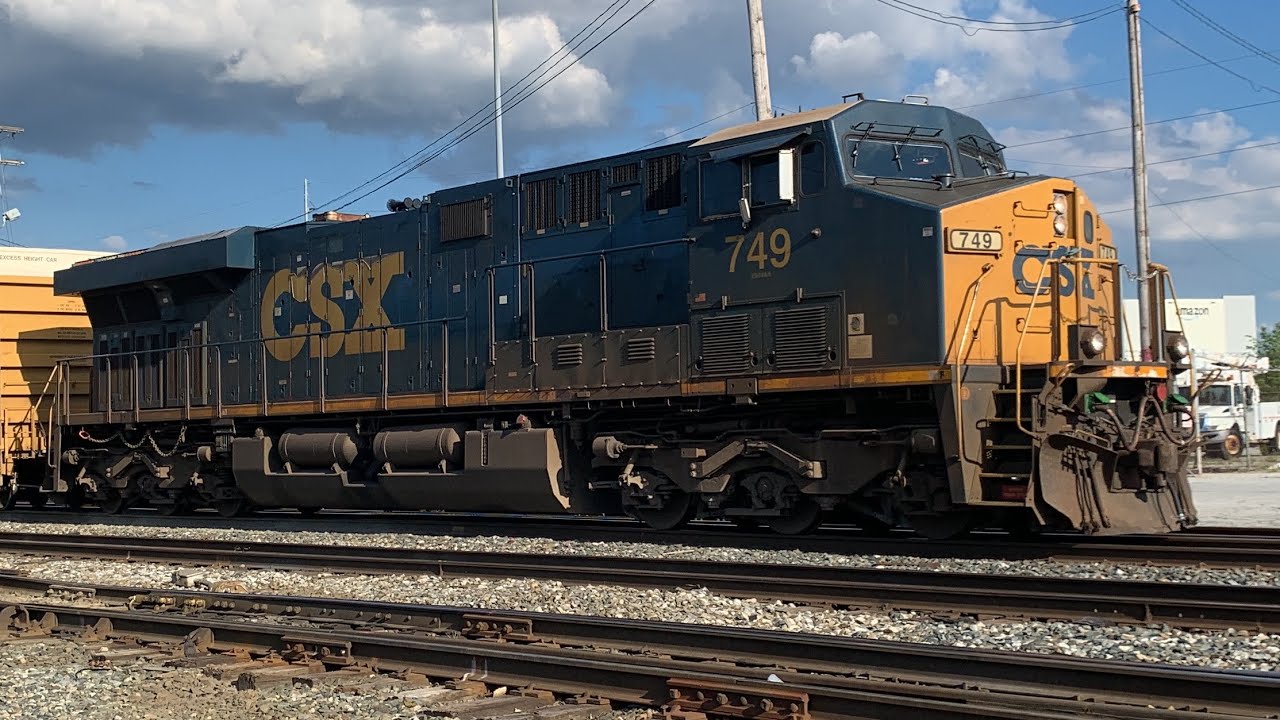 CSX M421-15 with 749 Leading - YouTube