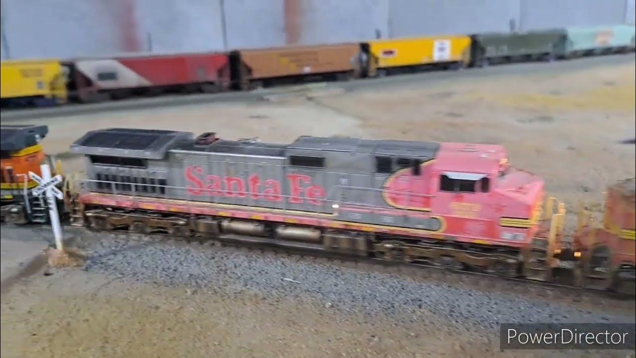 C44-9W BNSF - 52 HOPPER CARS @Scaletrains - YouTube