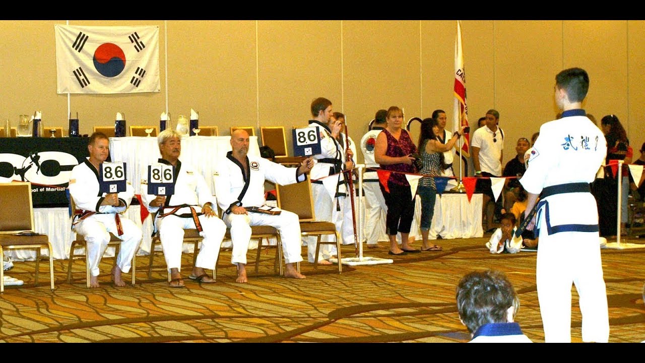 How to Center Judge at a Karate Tournament - YouTube