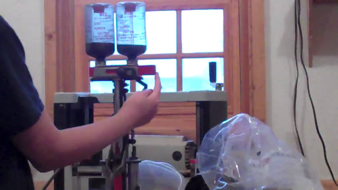 reloading shotgun shells - YouTube