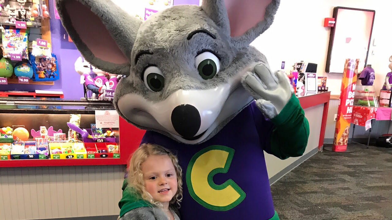 #Chuck E Cheese Family Fun Adventure and surprise toys - YouTube