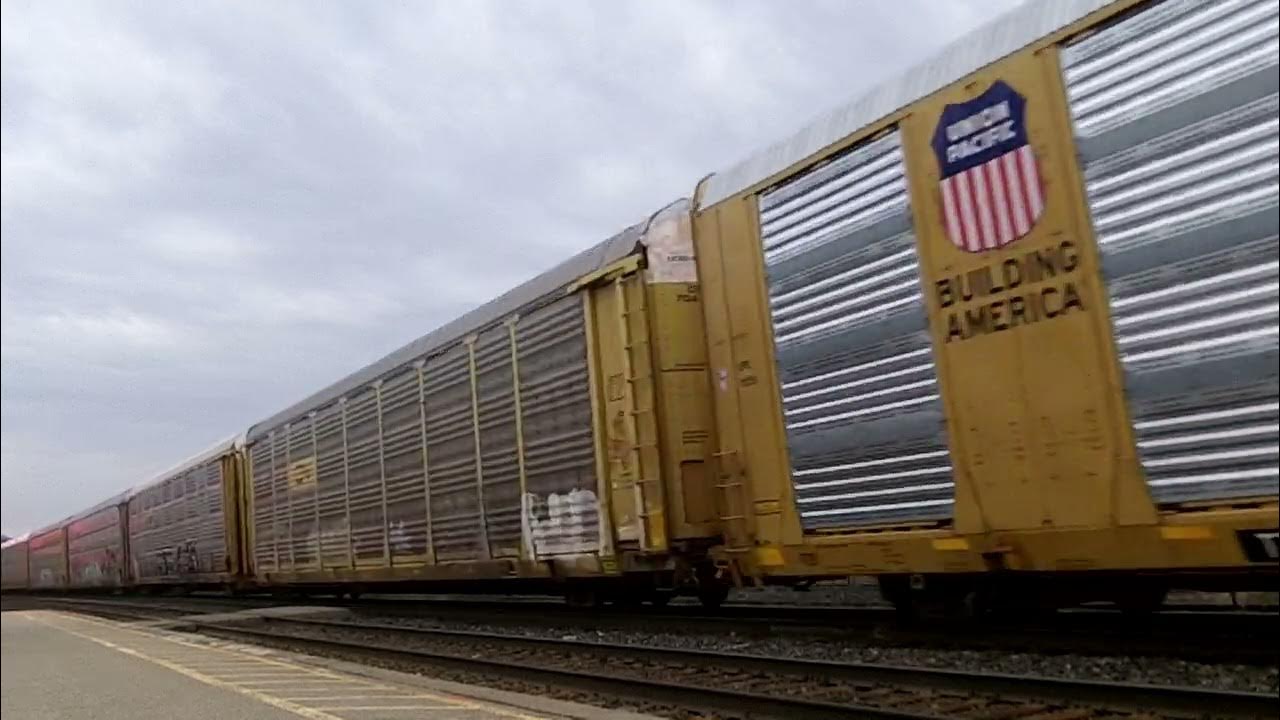 IC SD40-3 LEADING/CN 122 w/ IC 6250 (OLS Unit), IC 2702 & CN 2671 lead this 332 axle, EB ...