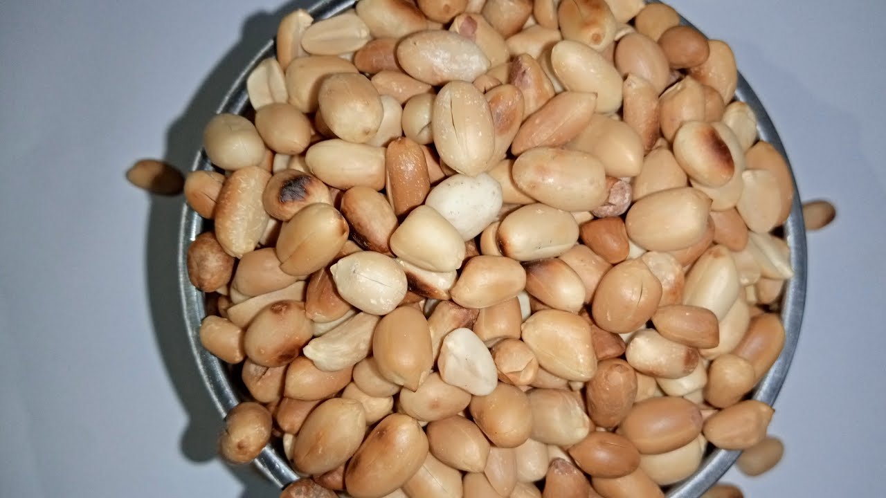 How to Roast Groundnuts at Home with Garri - YouTube