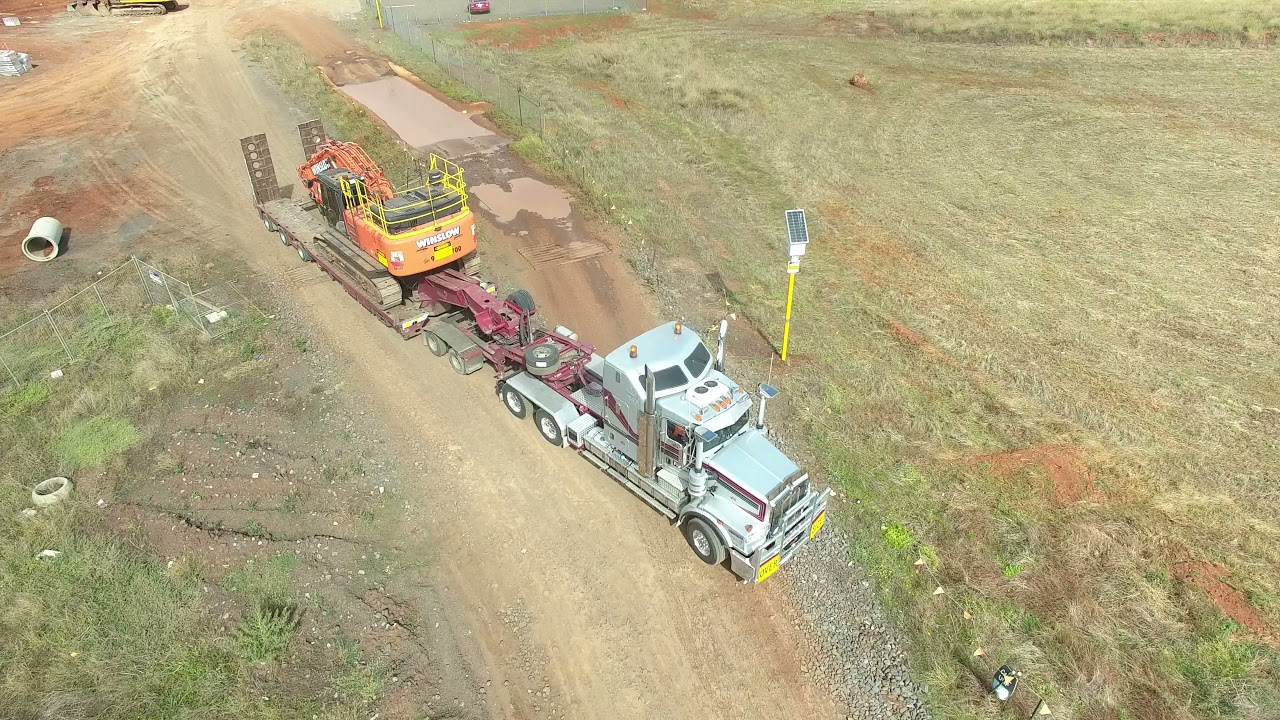 Patlin Heavy Haulage 50 tonne Excavator Shift - YouTube