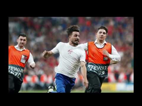 Deli Mi Ne? UEFA Süper Kupa Finalinde Sahaya Atladı!