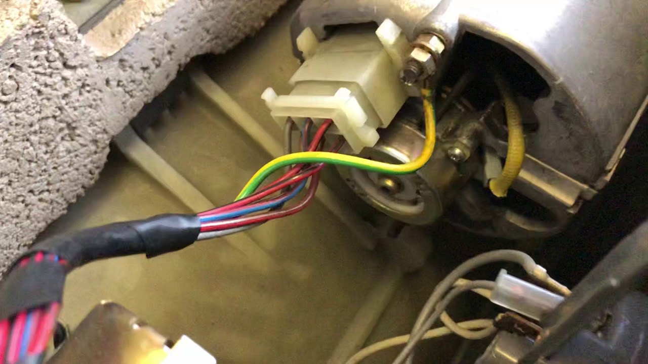 Hotpoint 9530 Electronic 1000 plus washing with the lid off!!! - YouTube