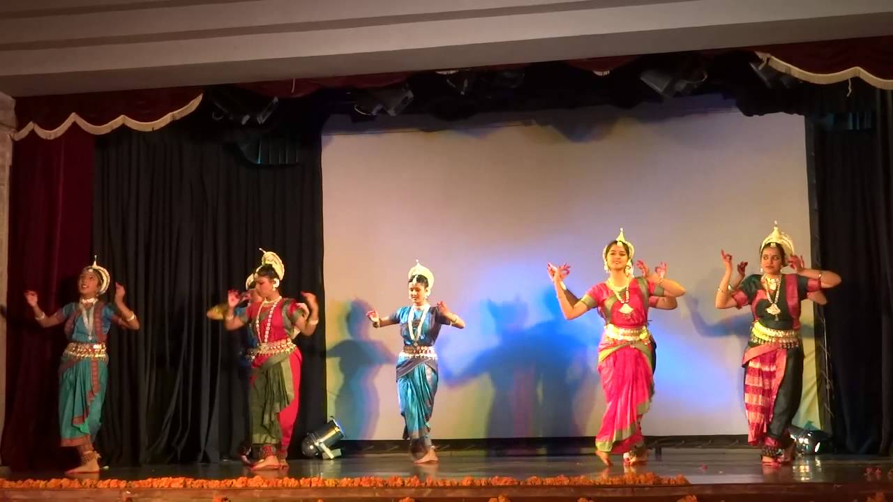 Odissi Dance By Rubaina and Classmates (Batu Dance) - YouTube
