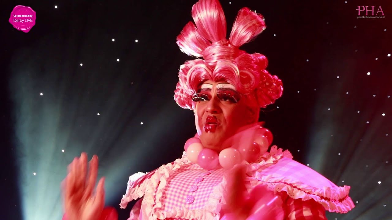 Leon Craig interview for Aladdin panto - YouTube