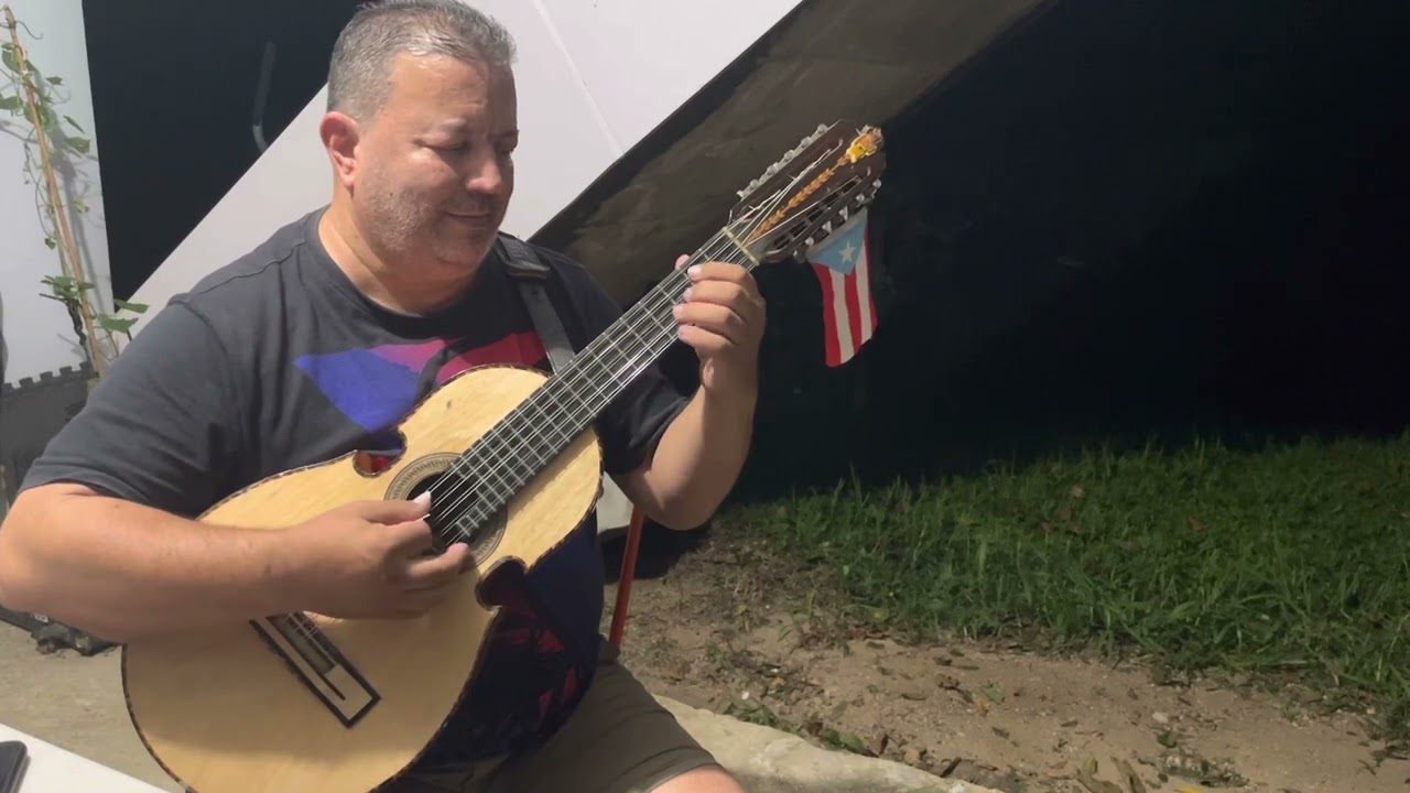 Cuatro puertorriqueño, Danza Borinqueñita. - YouTube