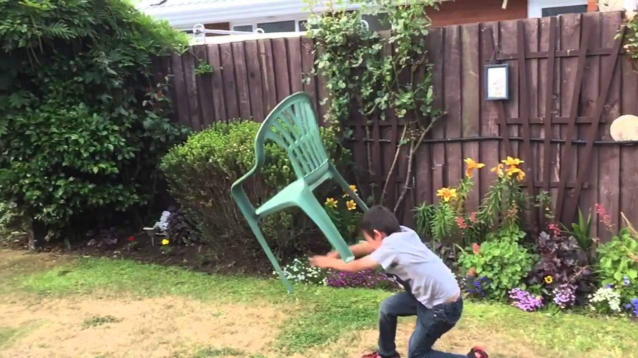Ollie throwing a chair - YouTube