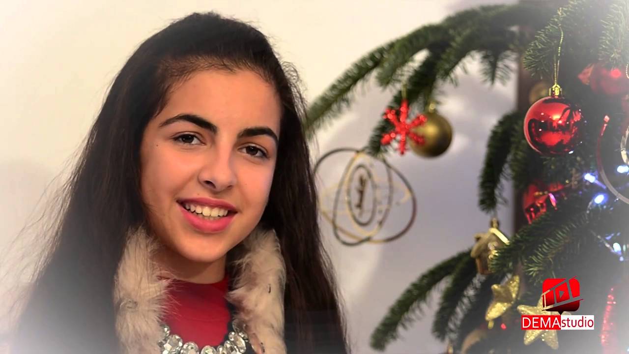 Alexandra Dragan M asteapta bunicii n poarta NOU 2015 - YouTube