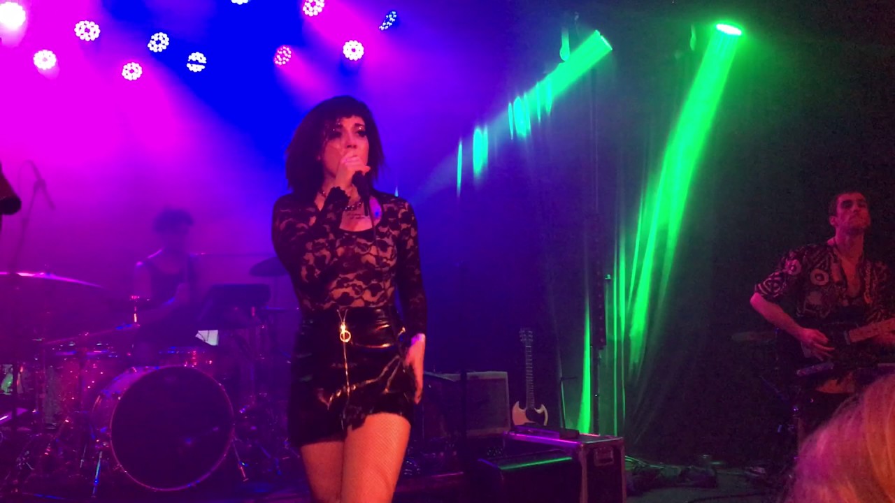 Bestie (Live in LA) - Sizzy Rocket - YouTube