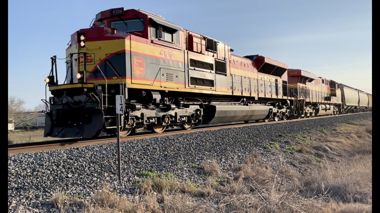 KCS 4139 w/ Awesome K5LL leads grain train! - YouTube