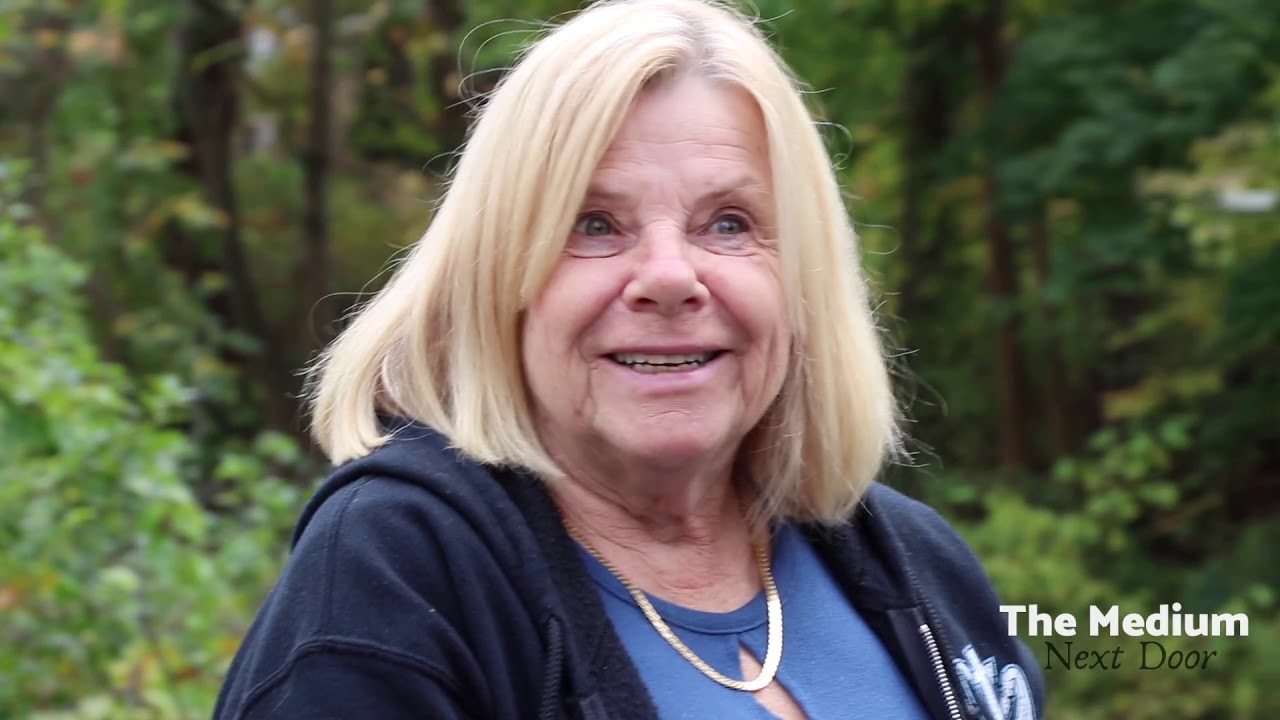 Surprise Reading by Spirit Medium Maureen Hancock - YouTube