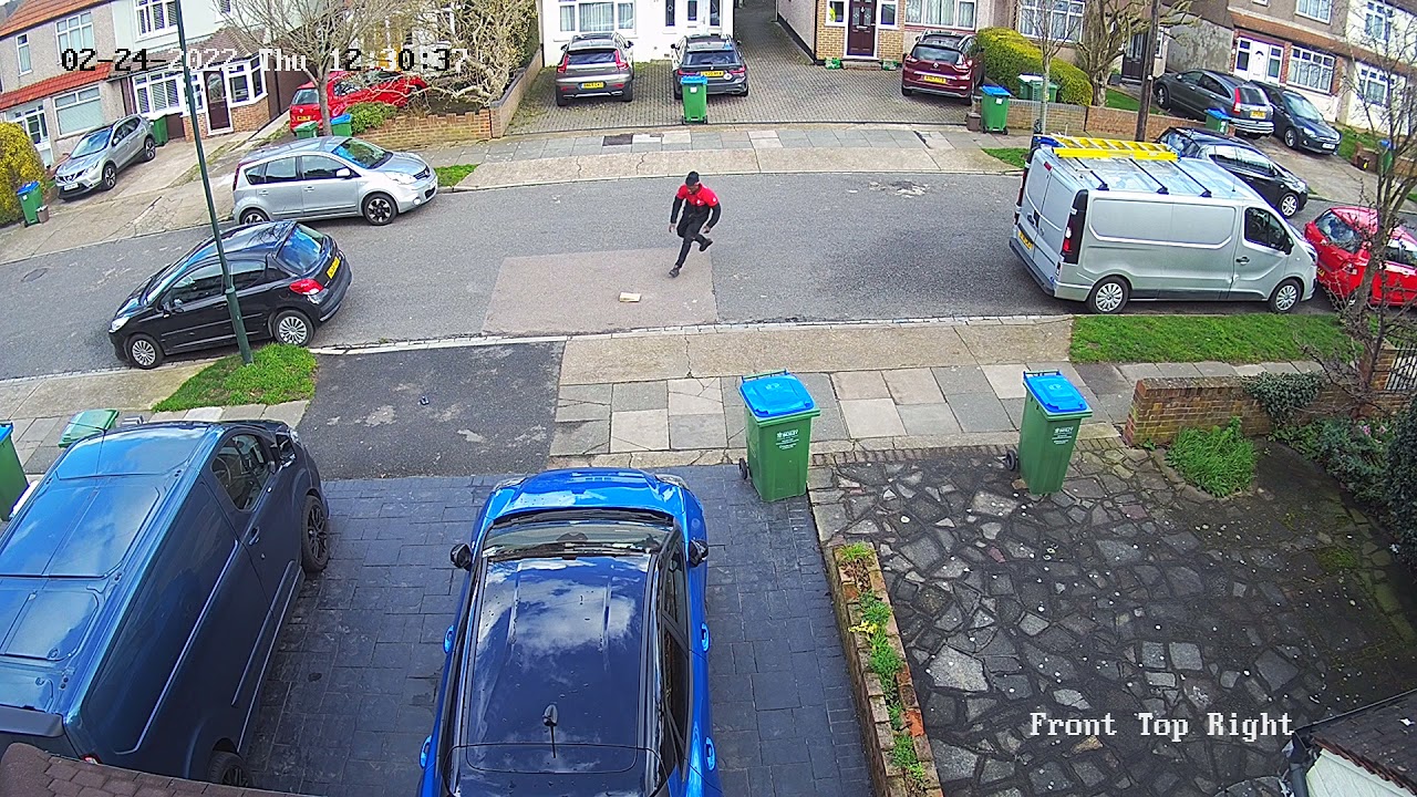 DPD Delivery Driver Bad Driving CCTV 2022 Hit & Run Crash - YouTube