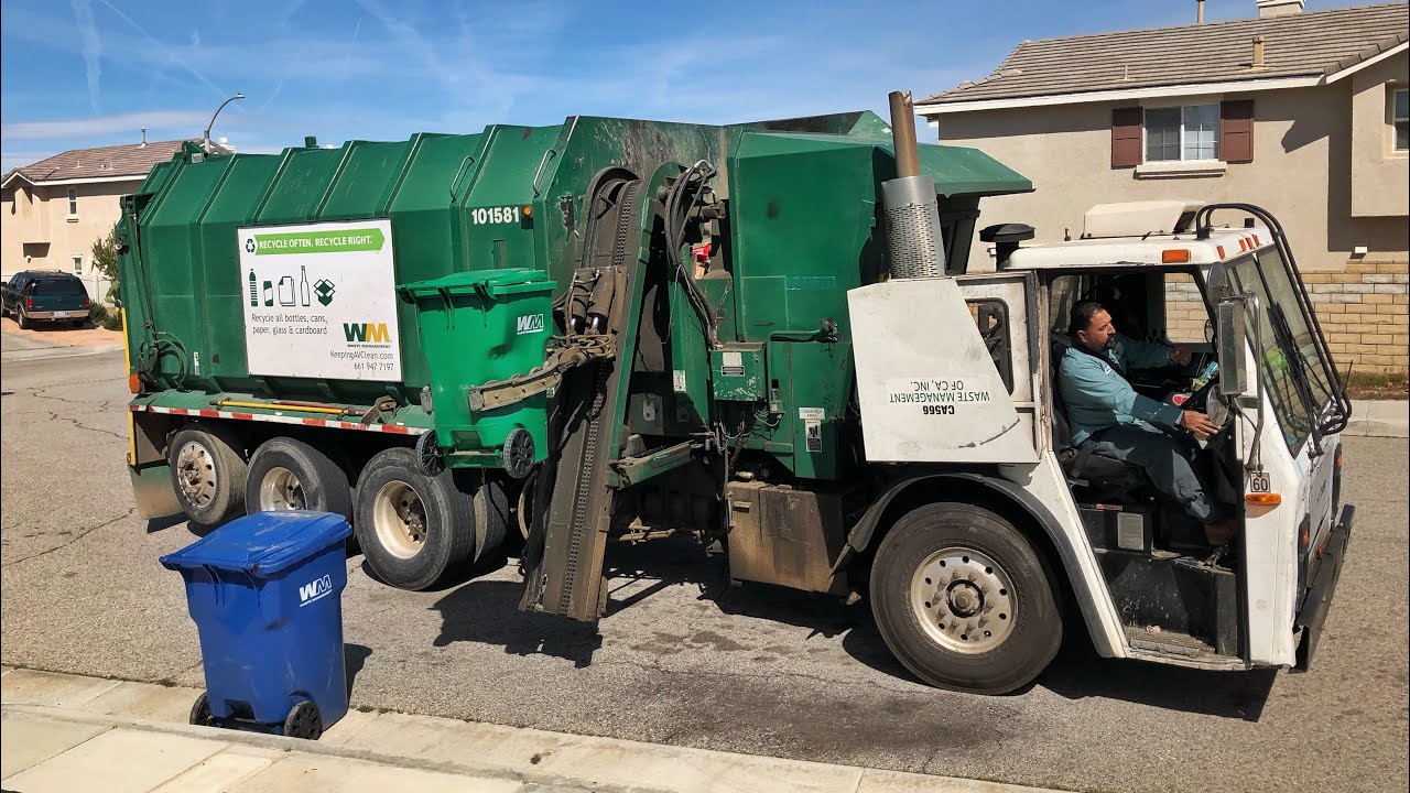 Old Waste Management Truck On Its Last Legs 101581 - YouTube