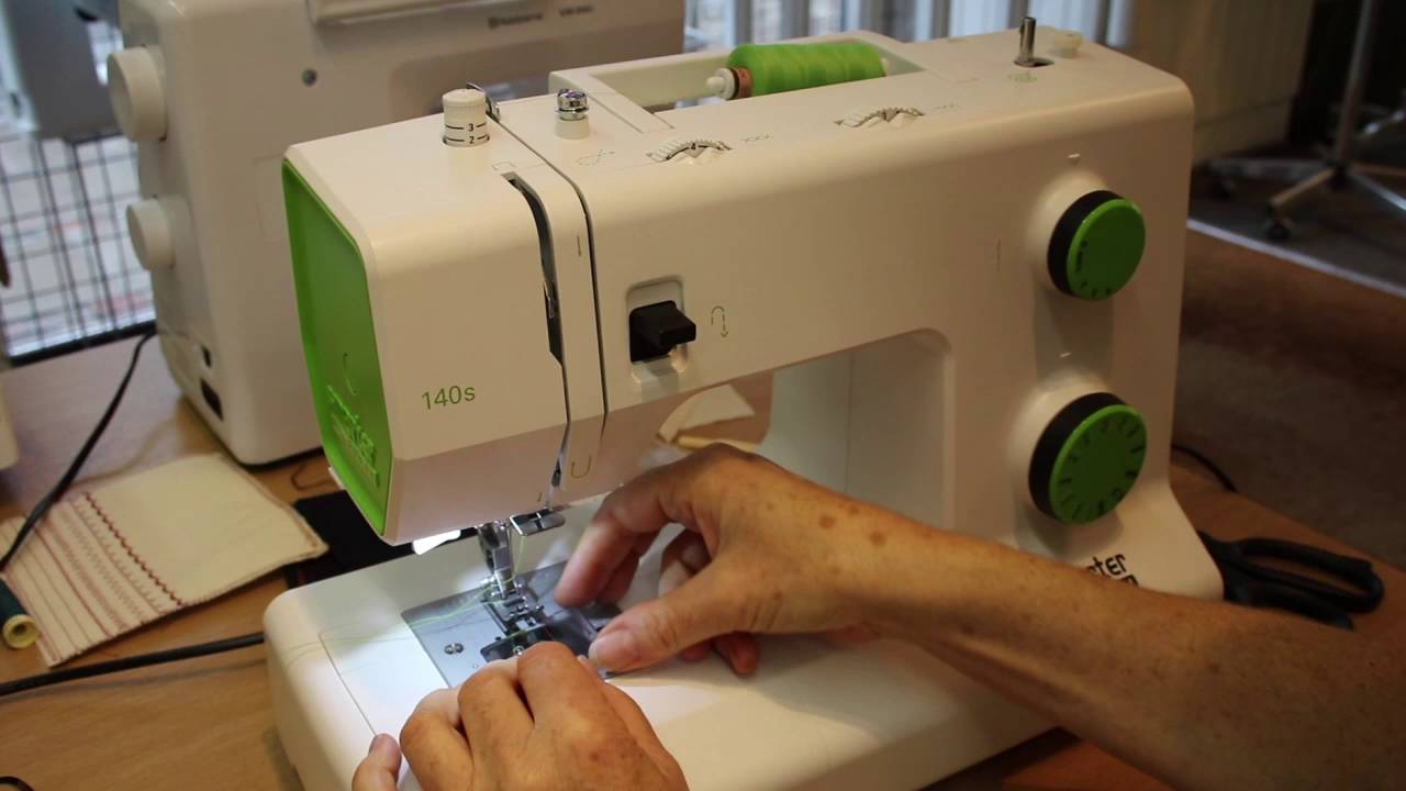 Smarter By PFAFF 140s: Trådning og syning første gang. - YouTube