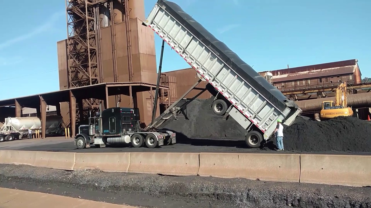 peterbilt Dumping coal - YouTube