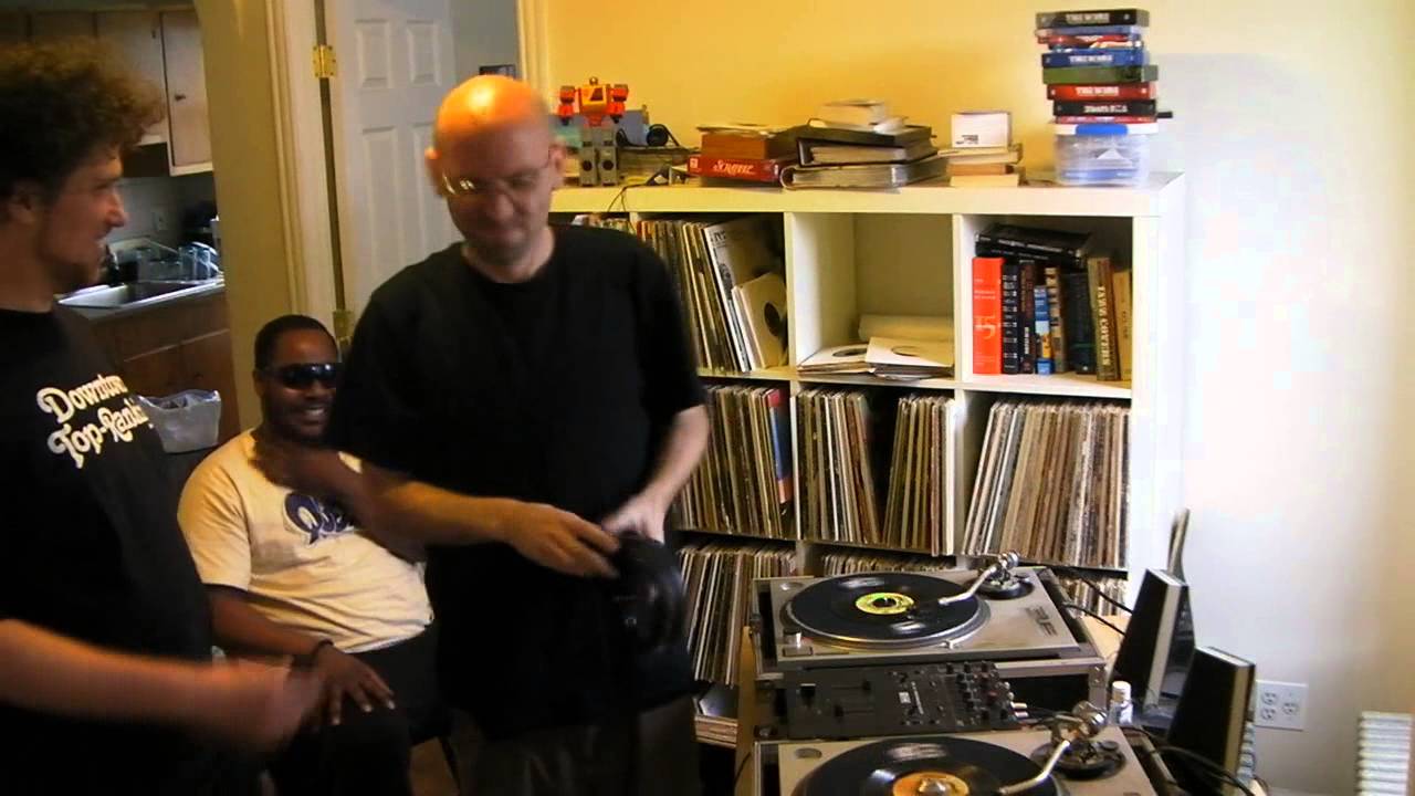DJ Ian Head, DJ Center and Joe Blaxx Play some 45s - YouTube