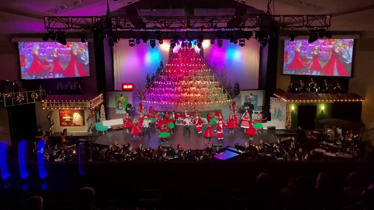 A Very Christmas Medley // Light Design // Singing Christmas Tree 2019 ...