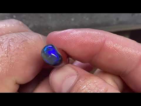 Opulent Opals Script pattern opal cutting , black opal , script pattern ...