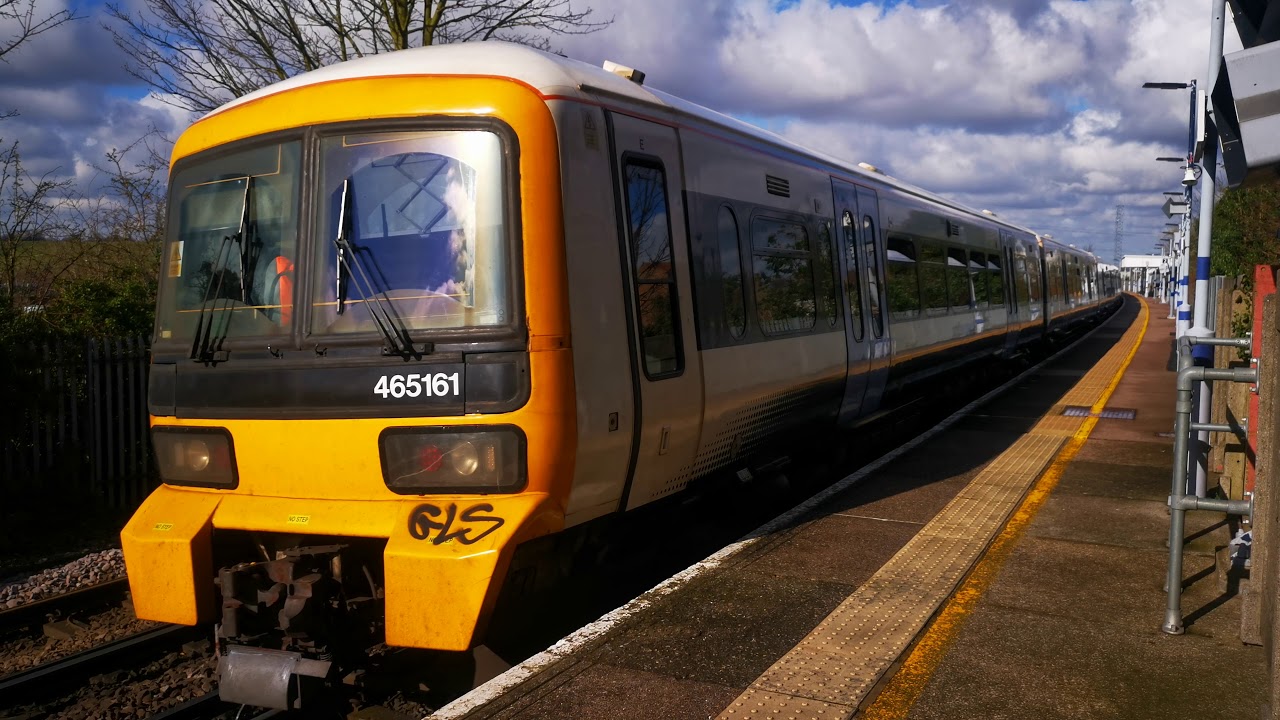 Southeastern Class 465 8car, 161 & 006 depart Northfleet for Gravesend ...