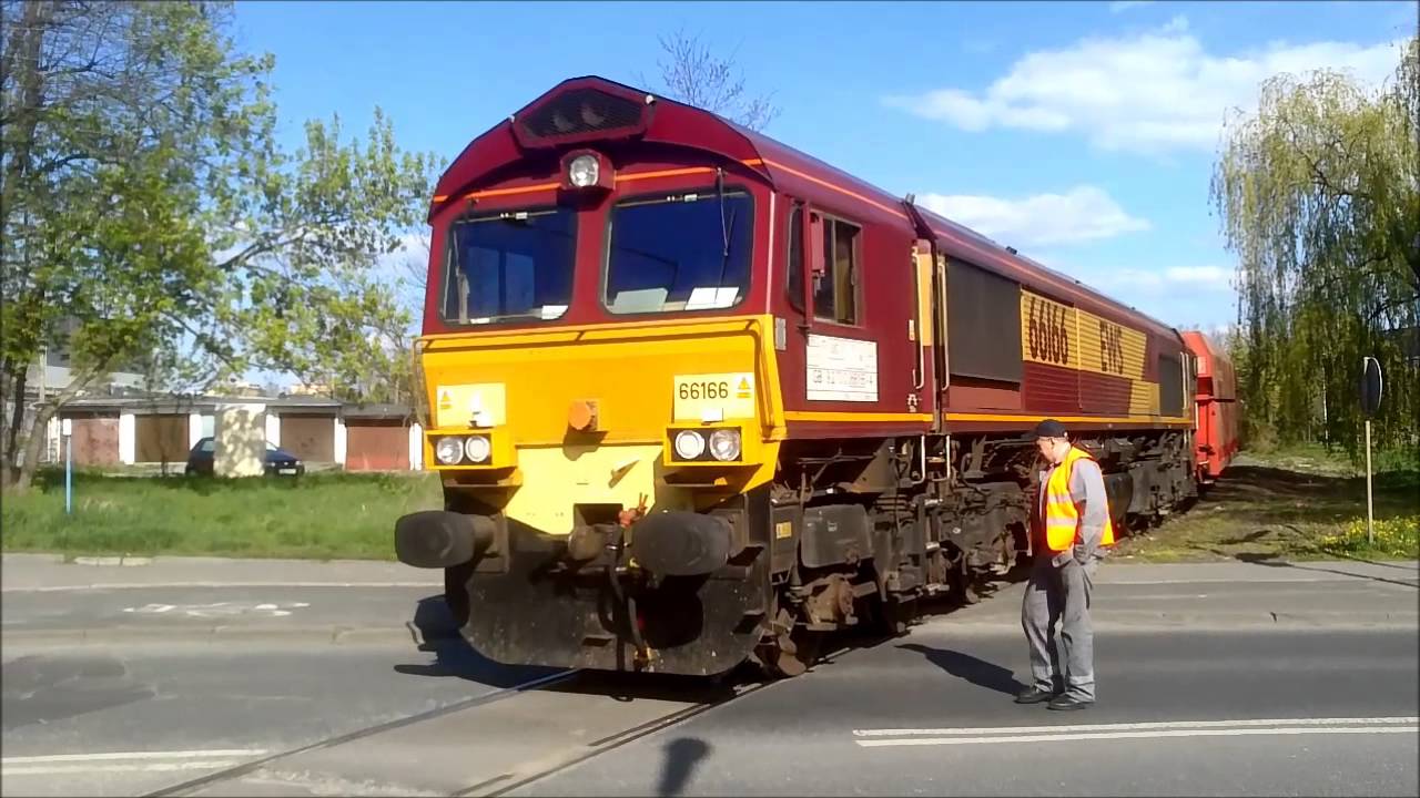 JT42CWRM/Class 66166 jazda równoległa rowerem - YouTube