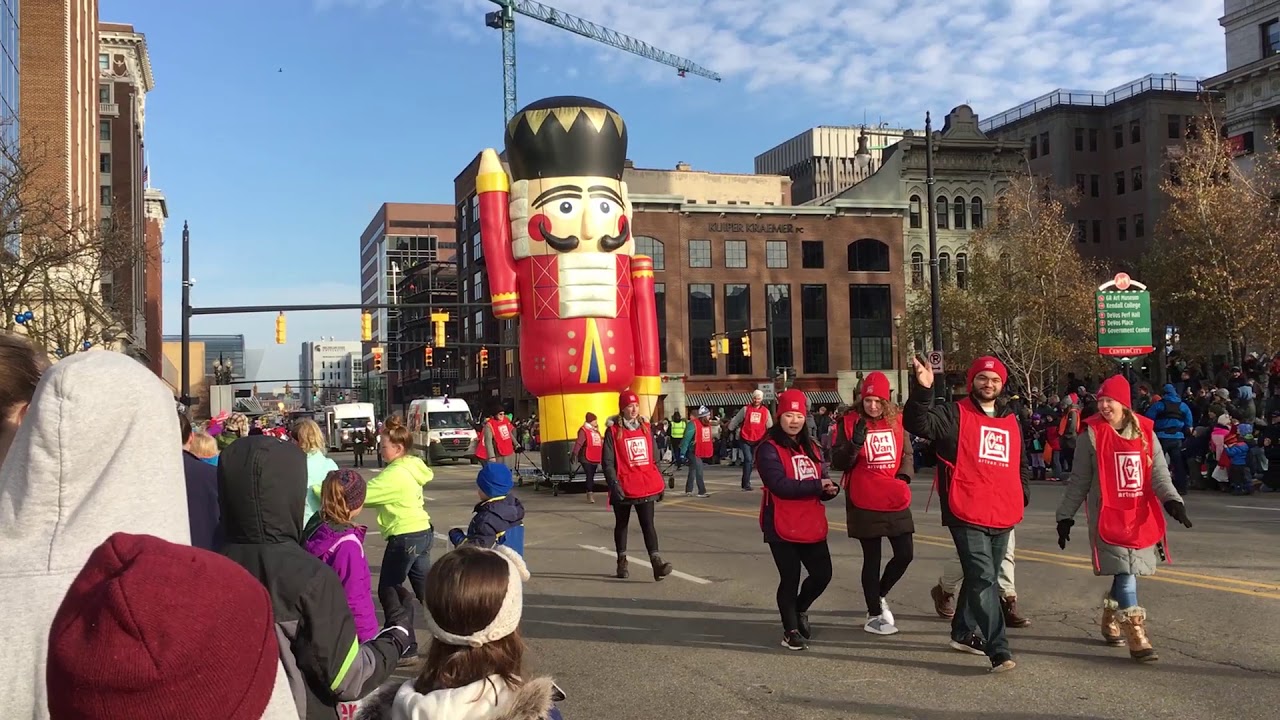 Watch scenes from 100th anniversary Santa Parade - YouTube