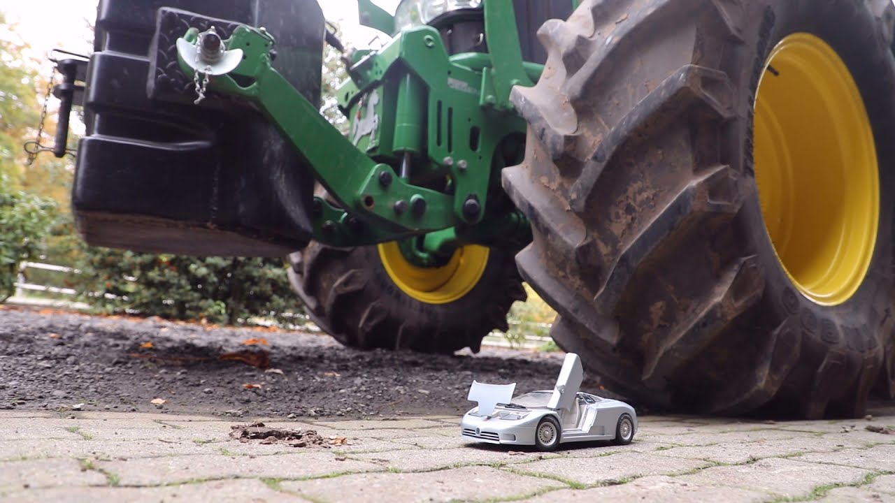 Trecker John Deere crash Bugatti EB 110 - GT 🚜🔨 Traktor vs Bugatti EB ...