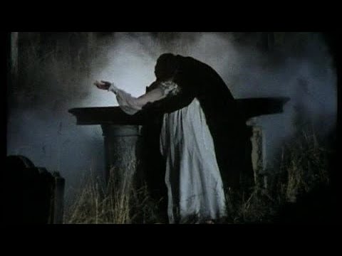 31 DAYS OF MONSTERS: DAY 12- Count Dracula (1977) - YouTube