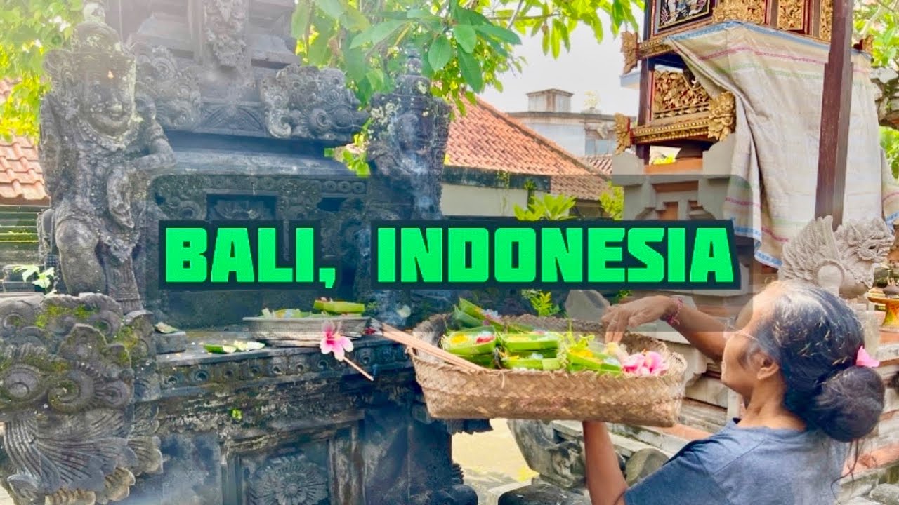 Espiritualidad en Bali: ritual de ofrendas en un hogar balinés. Bali ...