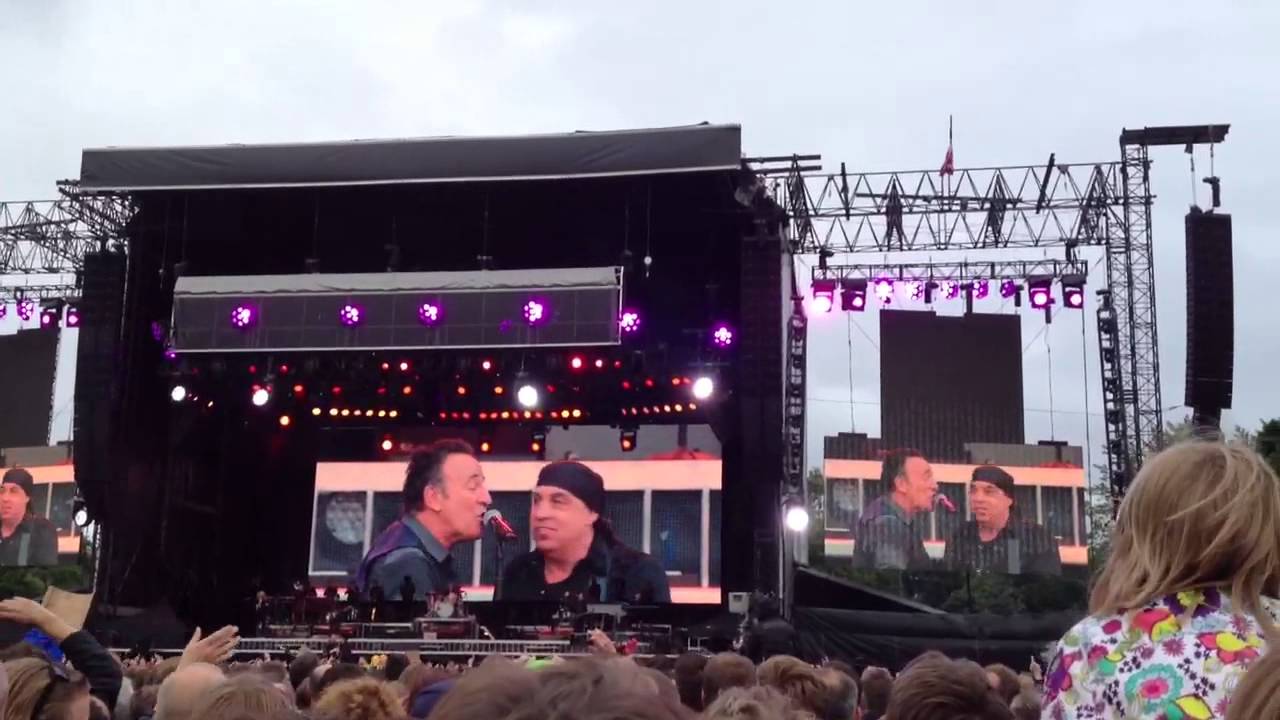 Bruce Springsteen - Sherry Darling (live in Nijmegen 2013) - YouTube