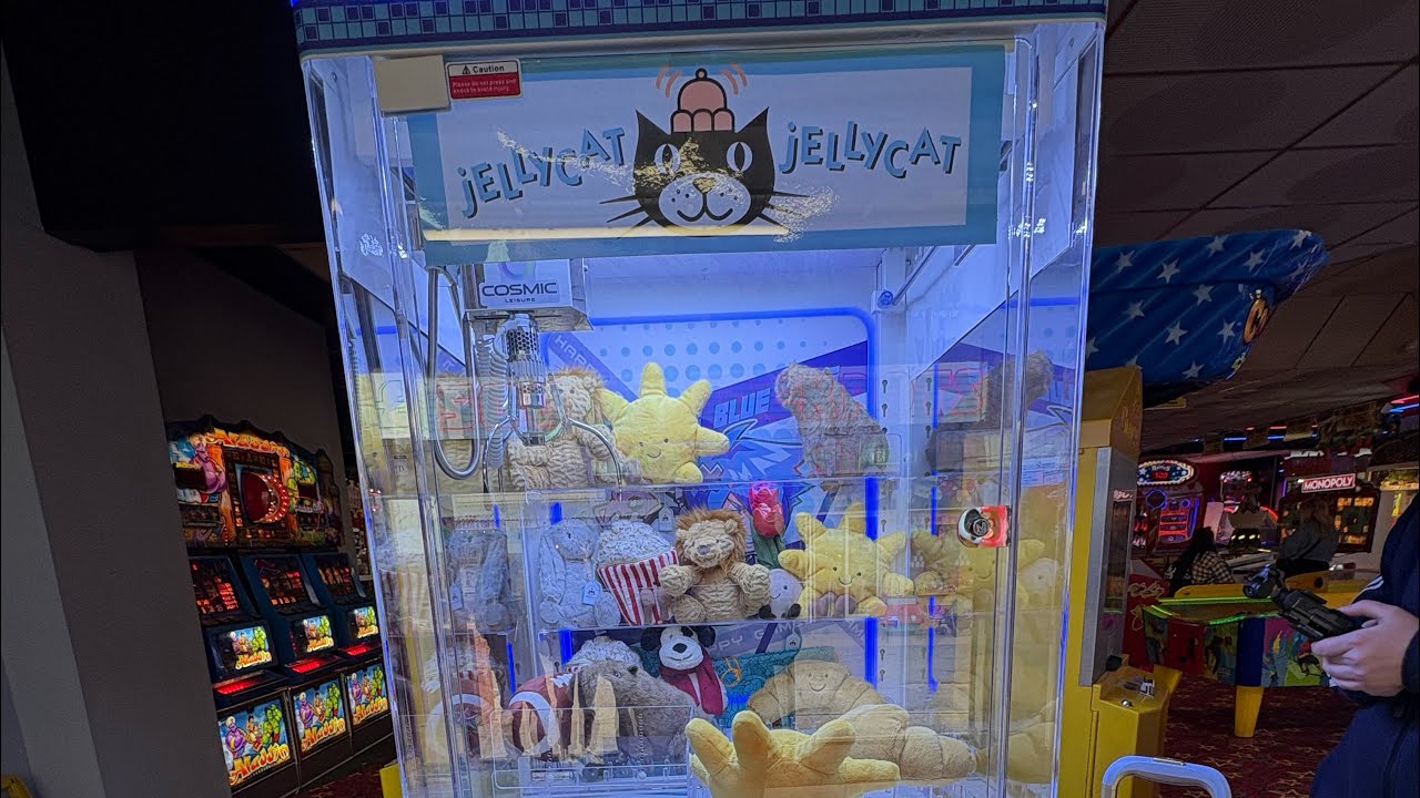 OMG a jellycat claw machine A weekend in Portsmouth day 2 - YouTube