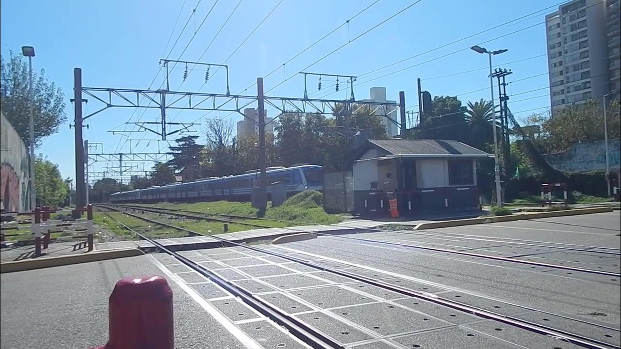 un csr zhuzhou llegando a la estación de lomas de zamora - YouTube