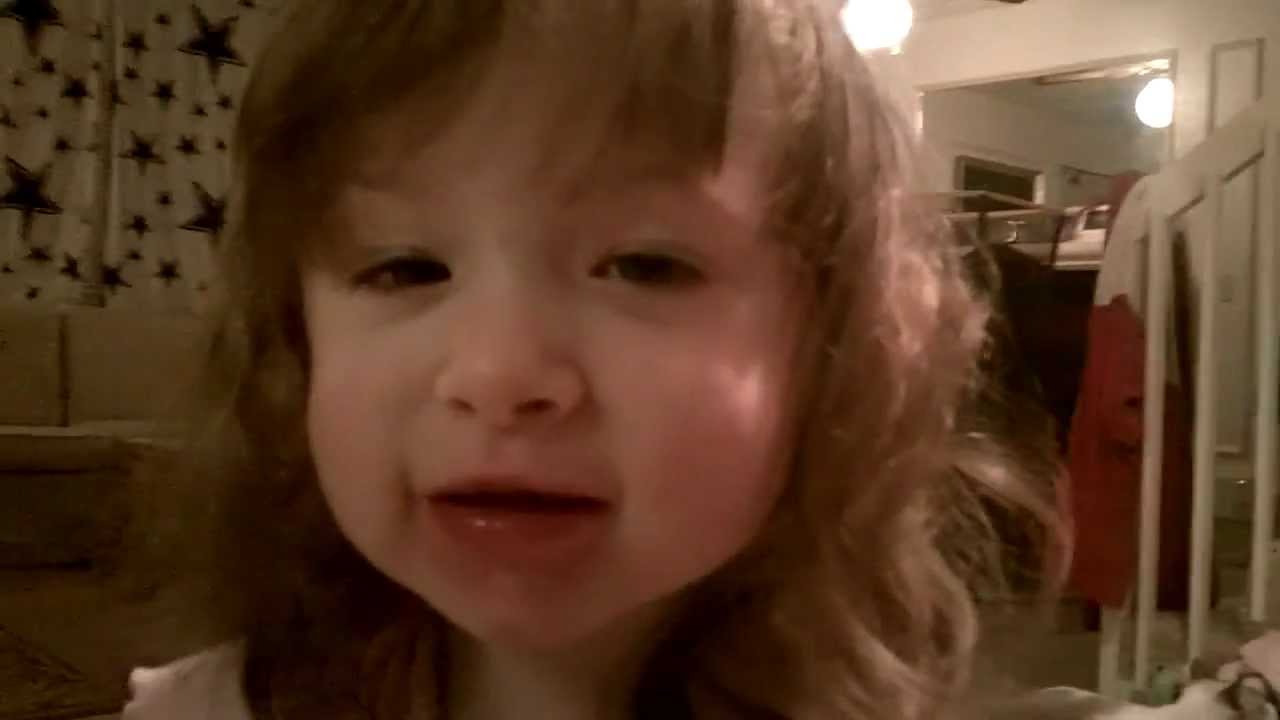 Daelynn learns to read her first word - YouTube