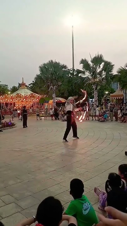 Đặc sắc múa lửa theo phong cách tính sai #clipvui #viralvideo #giaitri ...