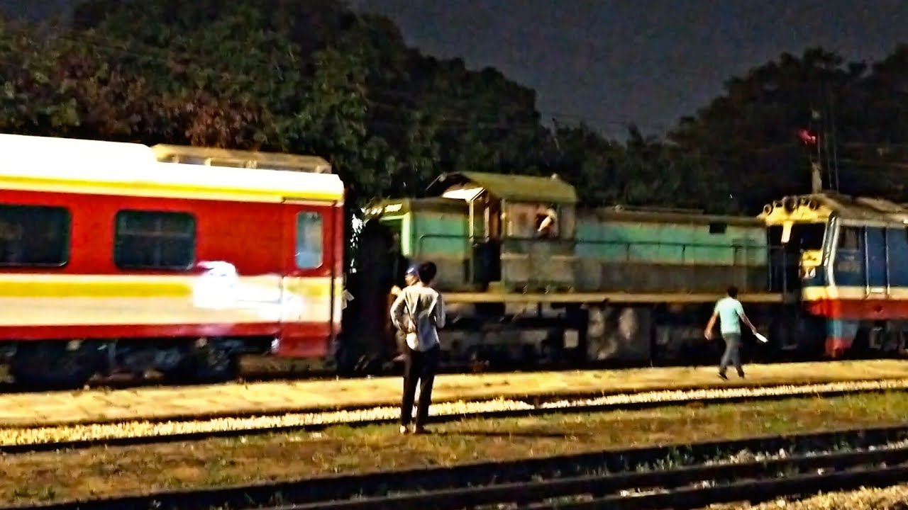 D19E-922 + D5H-057 Dồn Lập Tàu 6902/6301, Và Kéo Các Toa Xe Jinxin Đóng ...