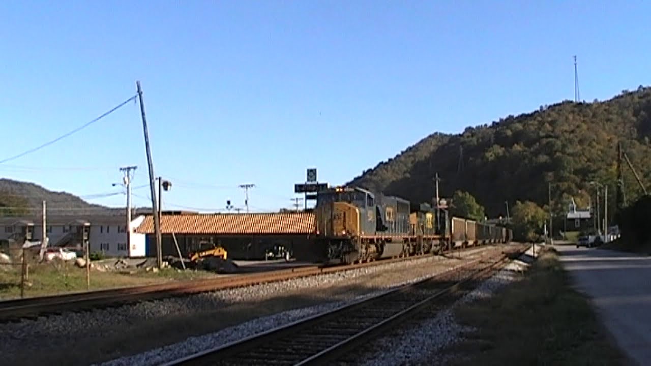 CSX 4553 Leads An Empty Coal Train - YouTube