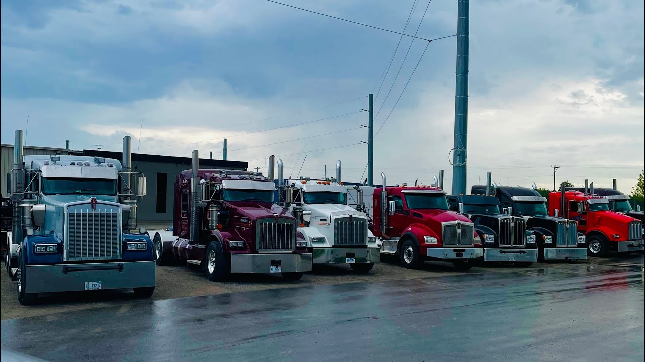 Semi truck parade with loud Jake brakes and train horns(Full Video ...